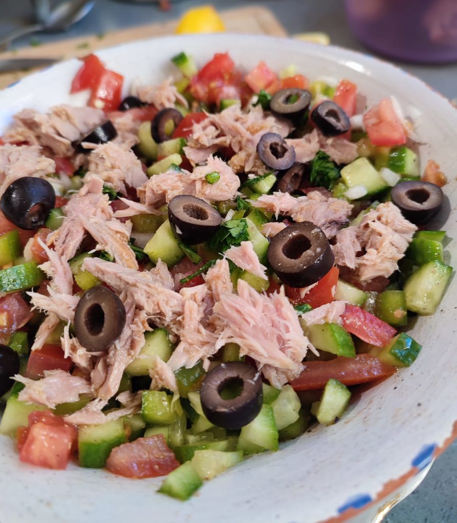 La slata tounsia, l’insalata tunisina, piatto estivo veloce e gustoso ...